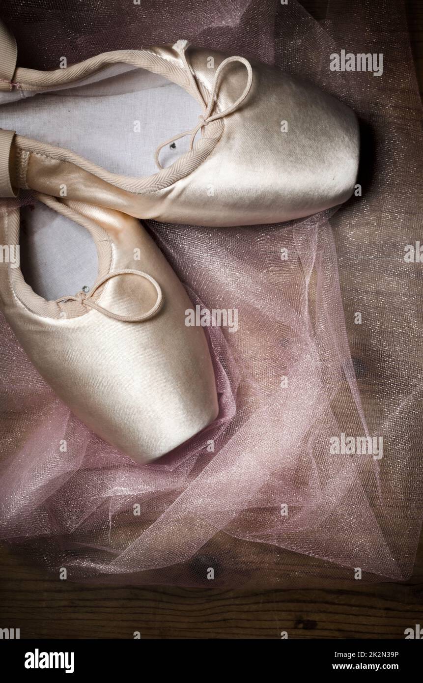 Pointe shoes hi-res stock photography and images - Alamy