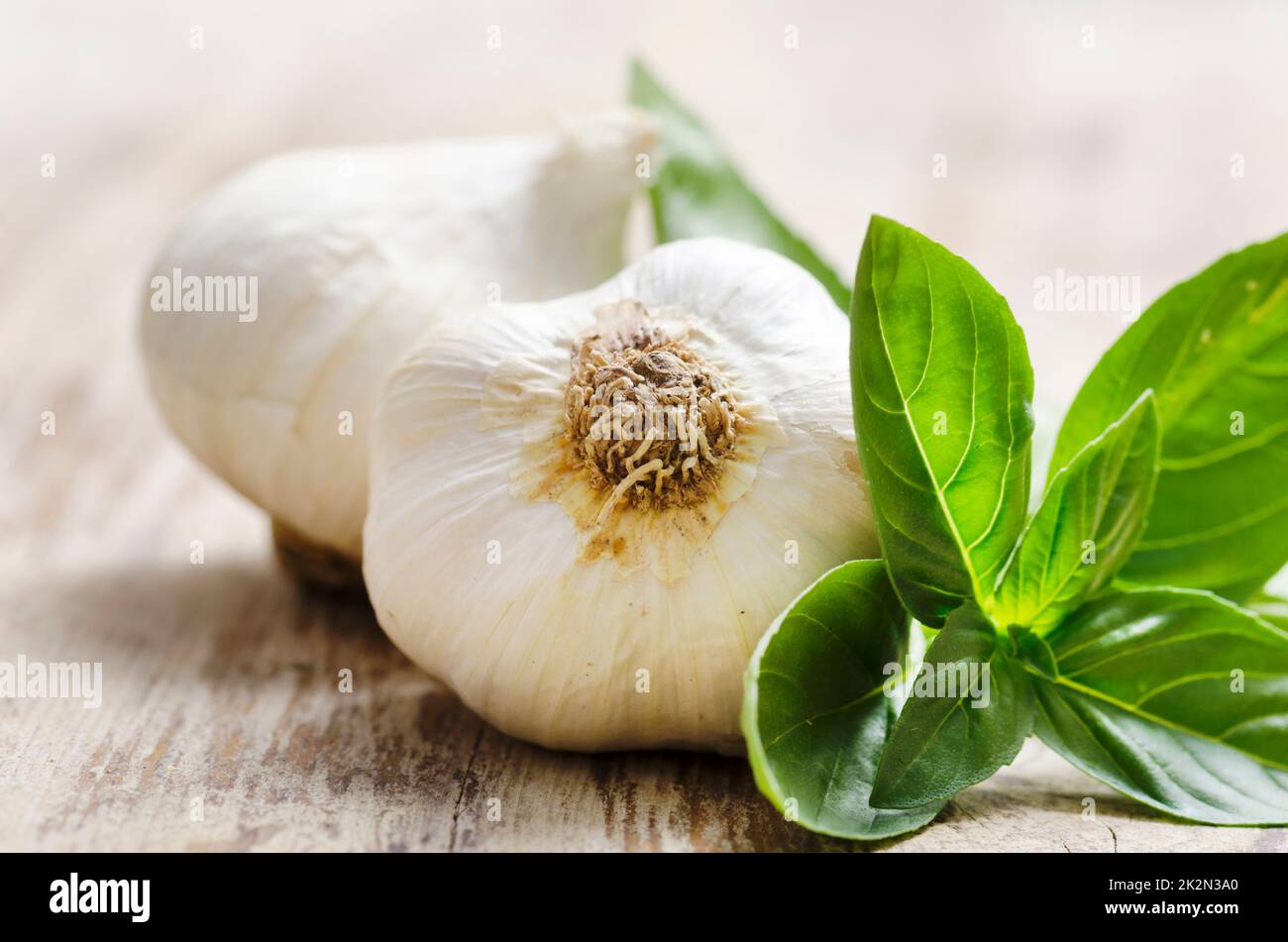 Garlic and basil Stock Photo - Alamy