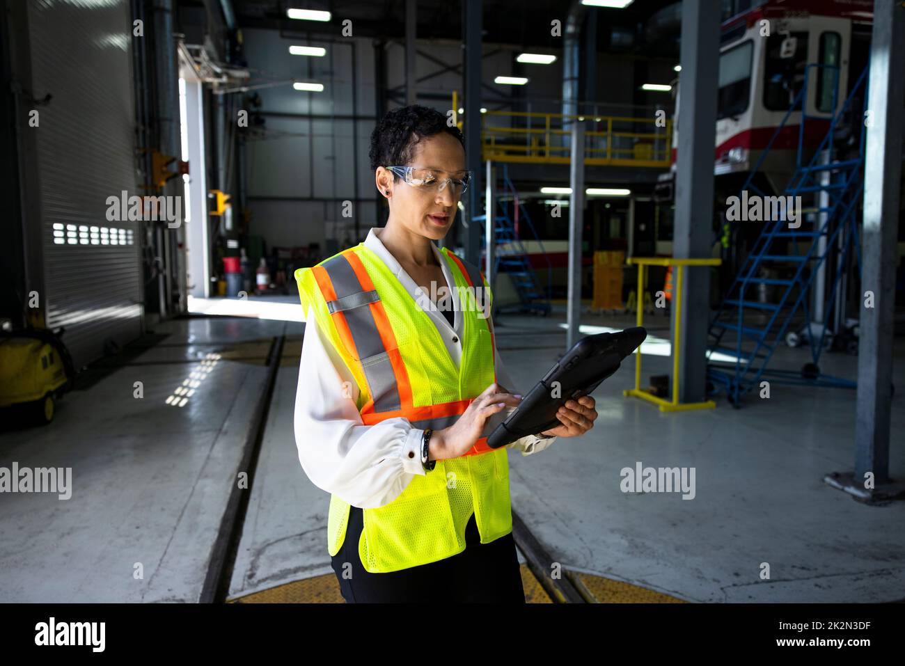 Female race engineer hi-res stock photography and images - Alamy