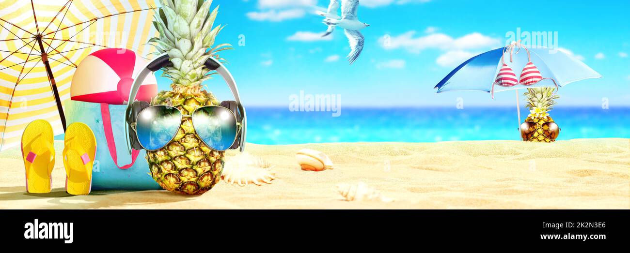 Creative pineapple with sunglasses on summer background Stock Photo - Alamy