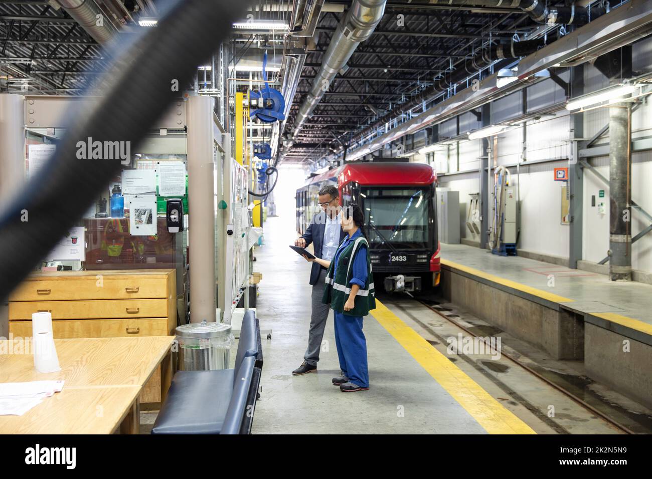 Supervisor worker hi-res stock photography and images - Alamy