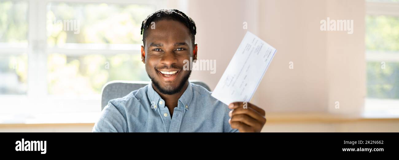 Man holding cheque hi-res stock photography and images - Alamy