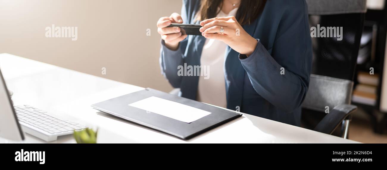 Remote Bank Check Capture And Deposit Stock Photo - Alamy