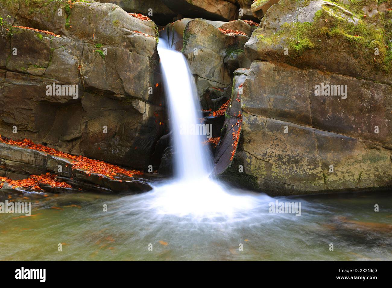 Small water stream falling down hi-res stock photography and images - Alamy