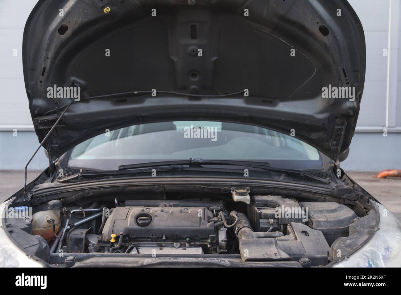 Under the hood hi-res stock photography and images - Alamy
