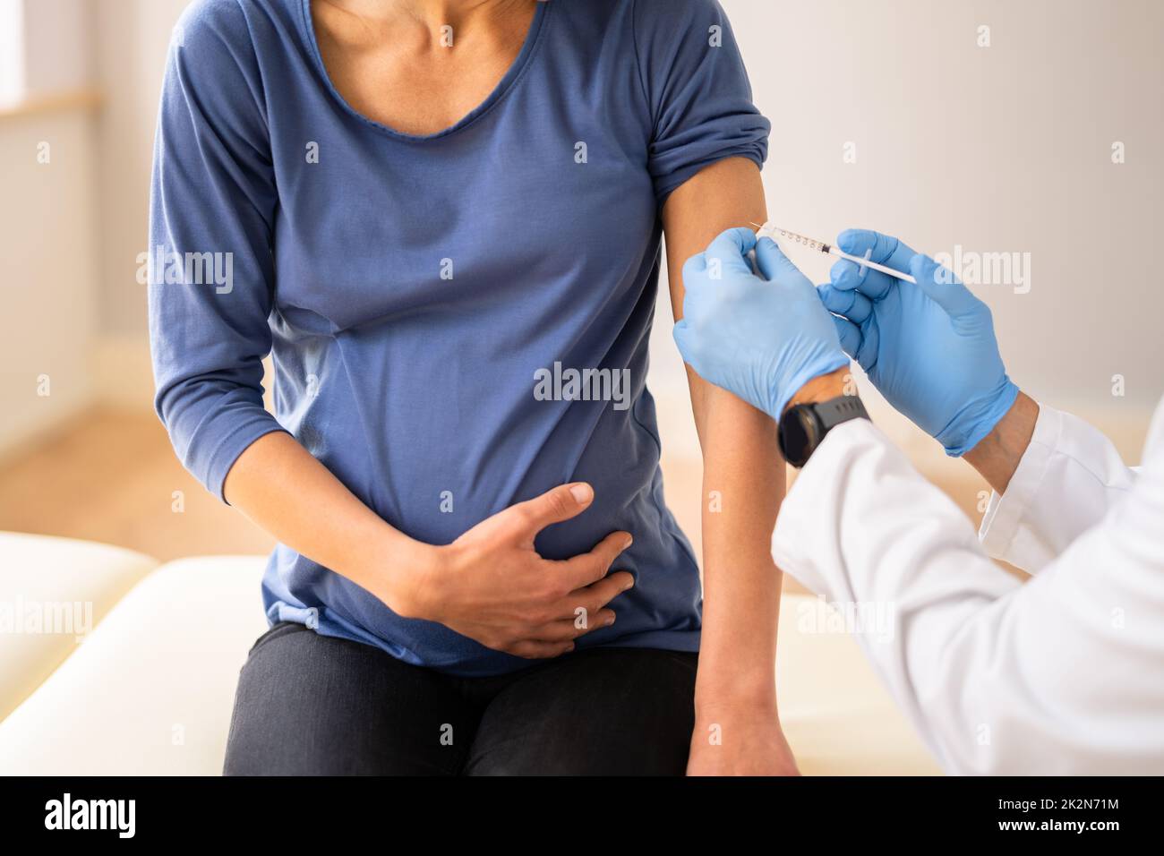 Injection abdomen man hi-res stock photography and images - Alamy