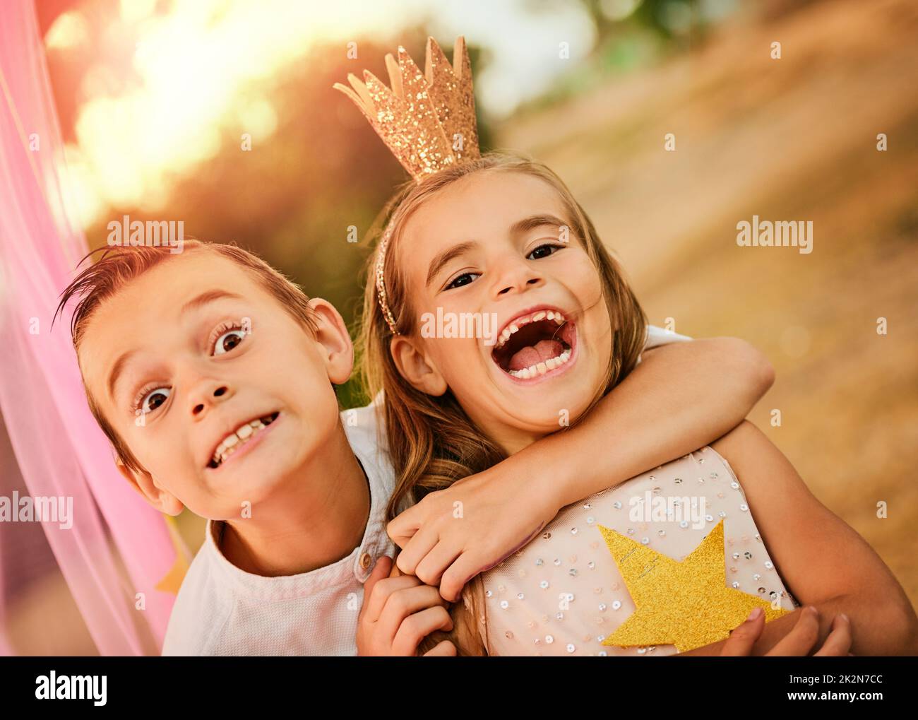 Brother and sister laughing hi-res stock photography and images - Alamy