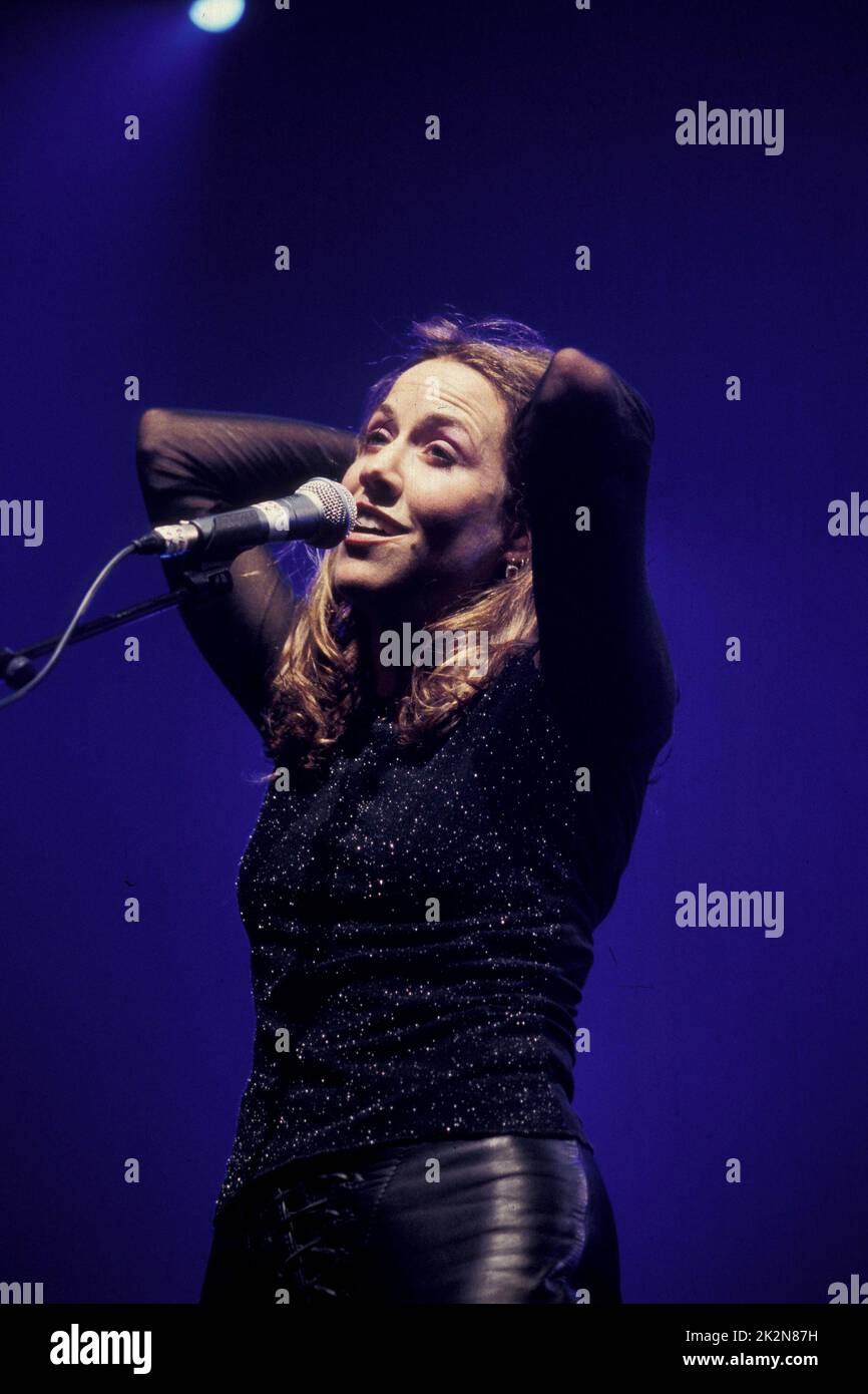 Sheryl crow on stage sheryl hi-res stock photography and images - Alamy
