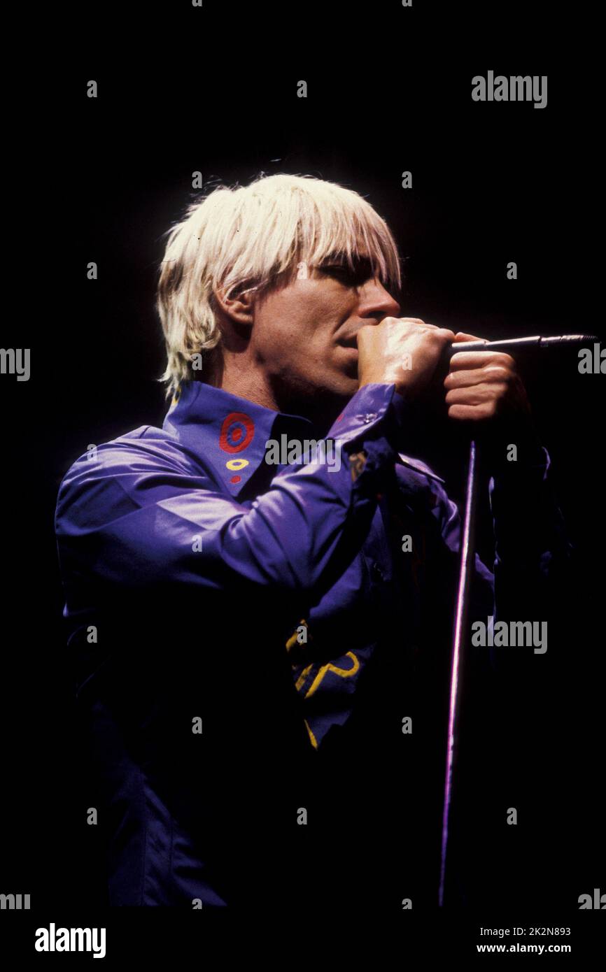 Chilli singer hi-res stock photography and images - Alamy