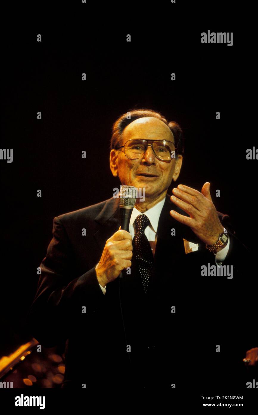 HAL DAVID 30 June 2000; Credit: Mel Longhurst / Performing Arts Images ...