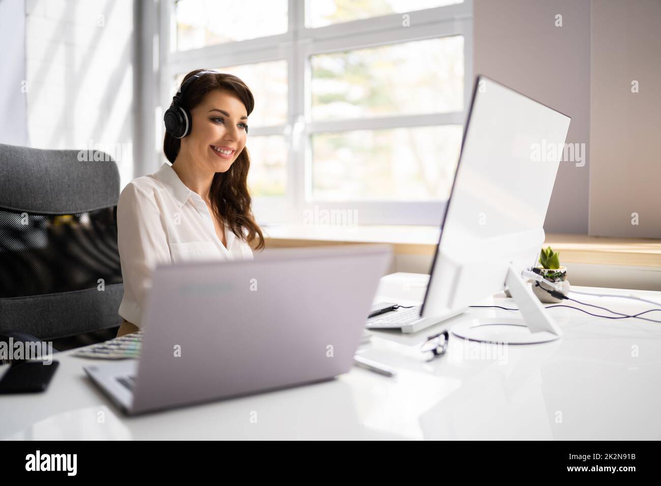 University interview remote hi-res stock photography and images - Alamy