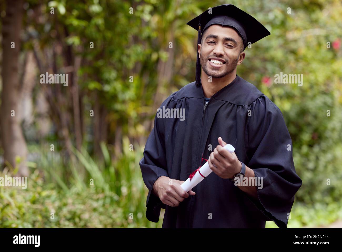 Graduation ceremony certificate hi-res stock photography and images - Alamy