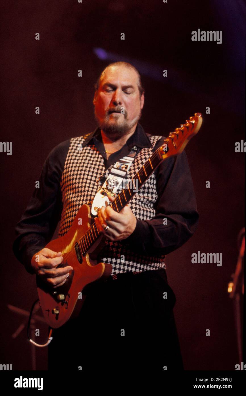 THE COMMITMENTS The Shepherd's Bush Empire London 10 February 1997 ...