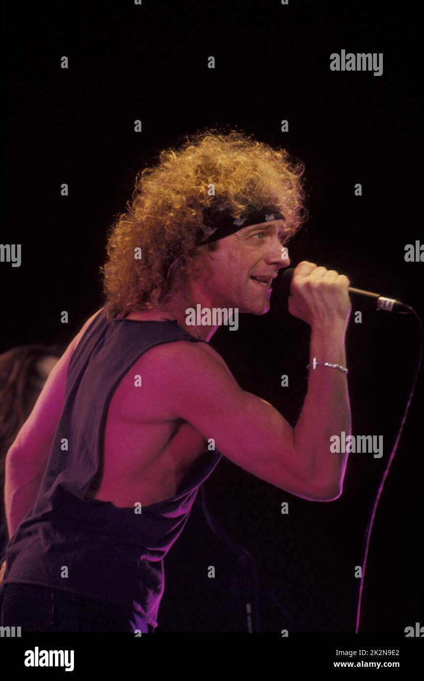 FOREIGNER London 2000; Credit: Mel Longhurst / Performing Arts Images ...