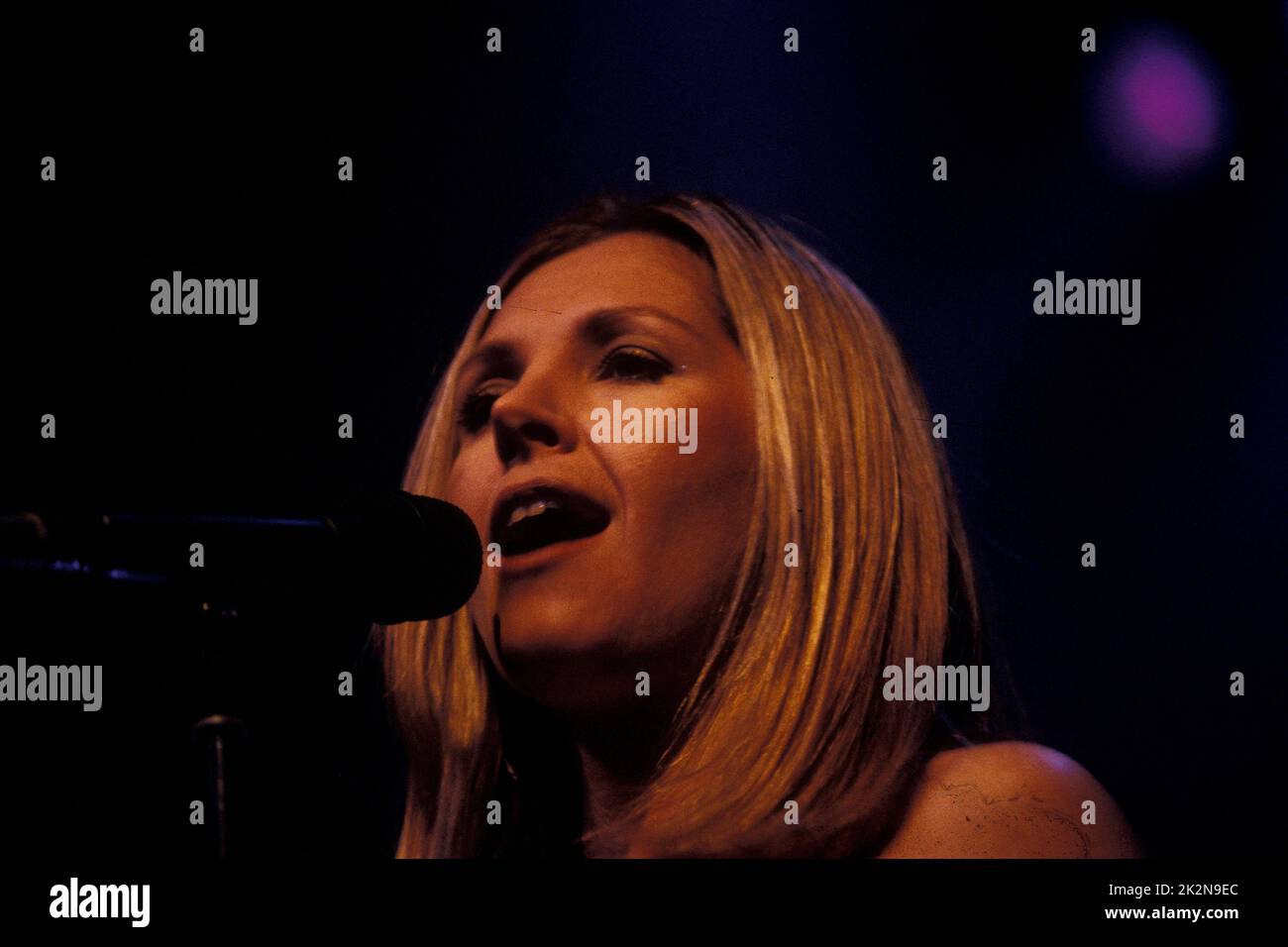 ST ETIENNE 17 December 1998; Credit: Mel Longhurst / Performing Arts ...