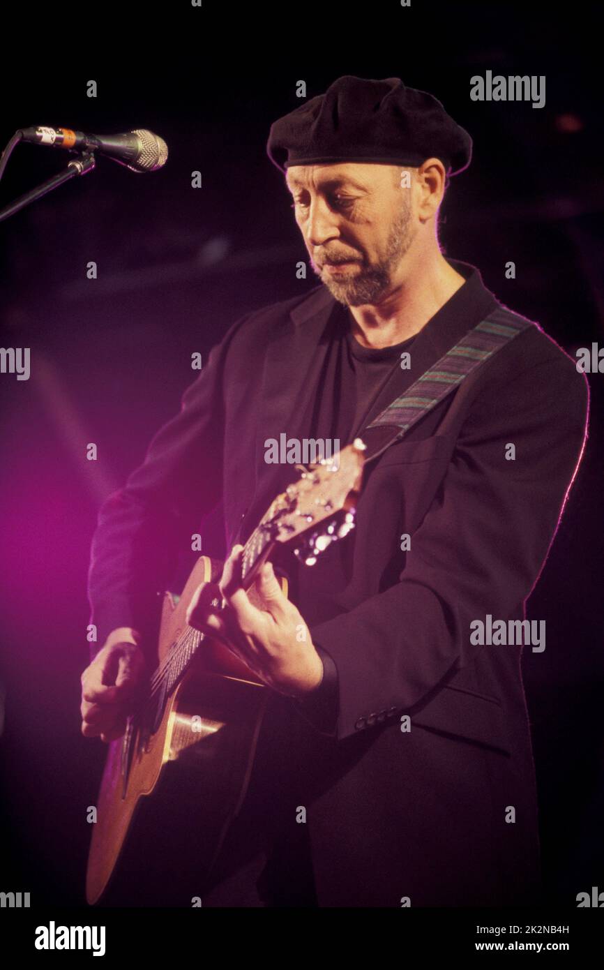 Richard THOMPSON 10 June 2000; Credit: Mel Longhurst / Performing Arts ...