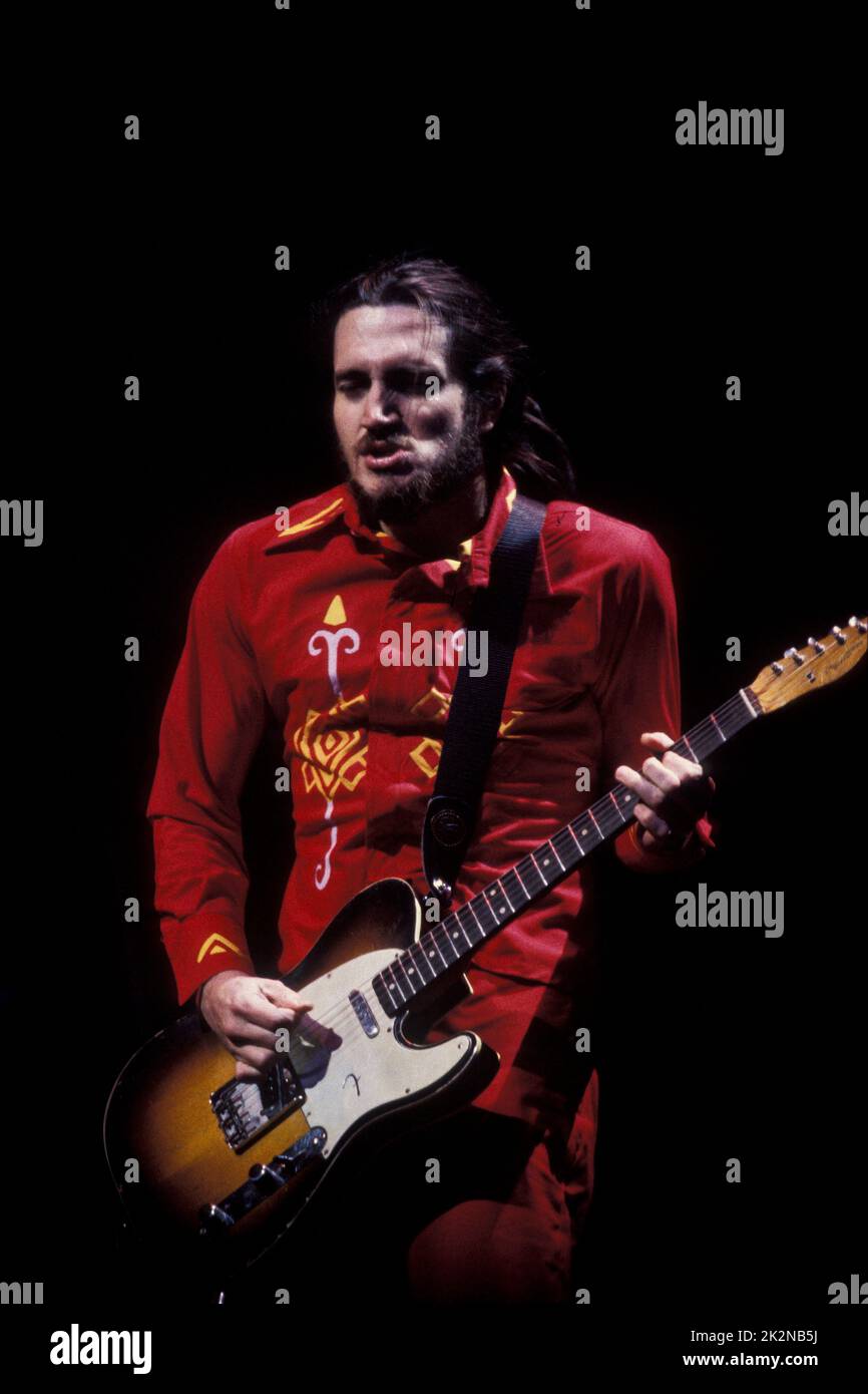 RED HOT CHILLI PEPPERS 6 November 1999; Credit: Mel Longhurst ...