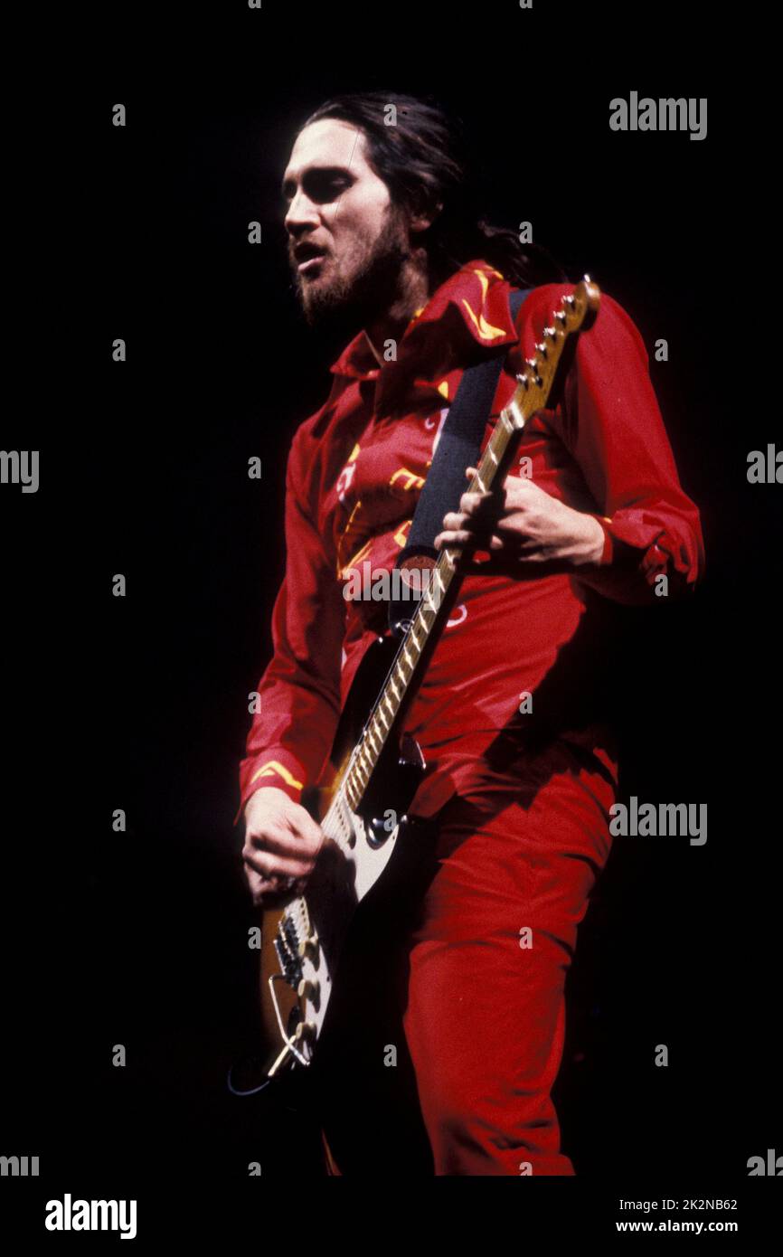 Chilli singer hi-res stock photography and images - Alamy