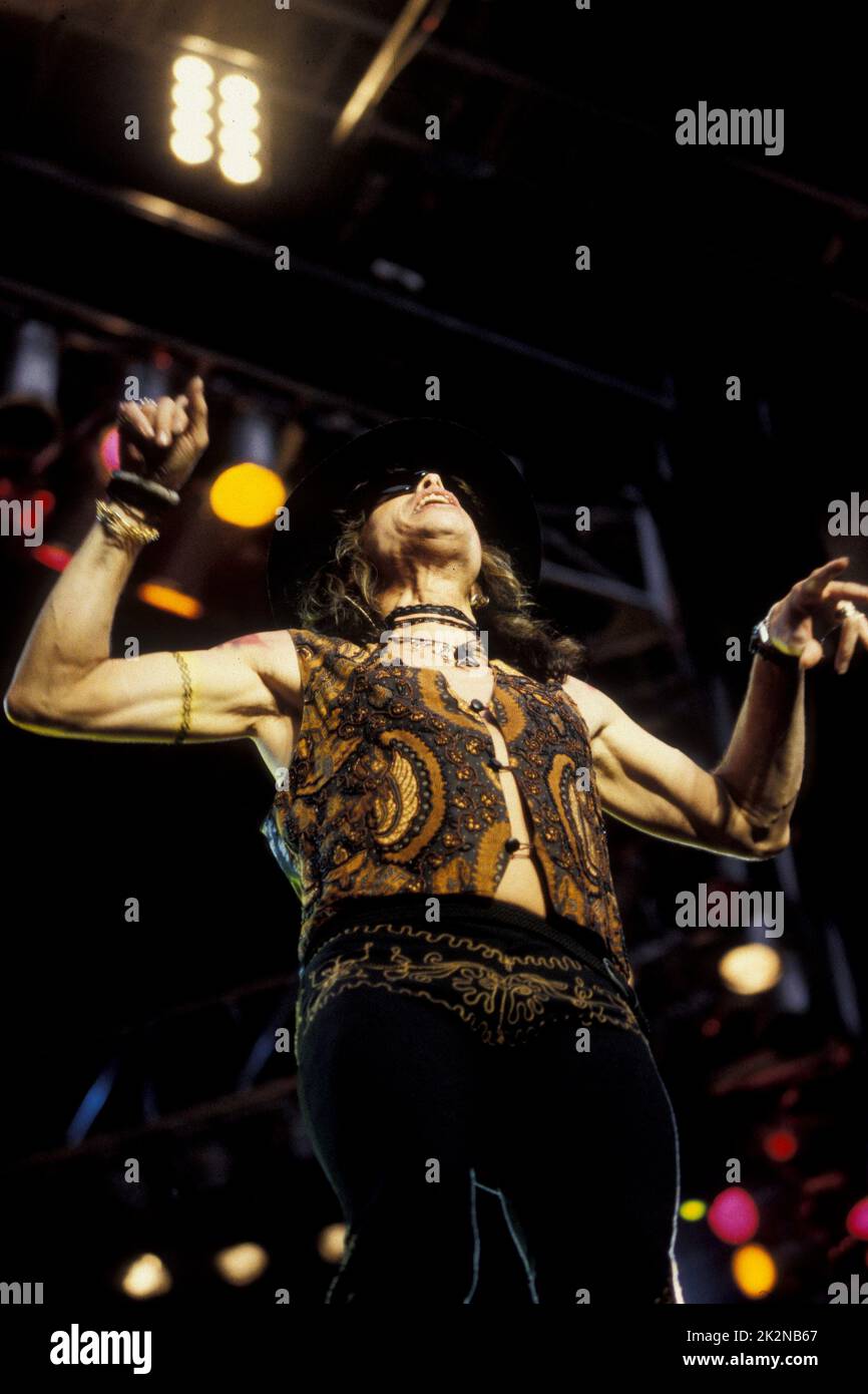Steve tyler aerosmith hi-res stock photography and images - Alamy