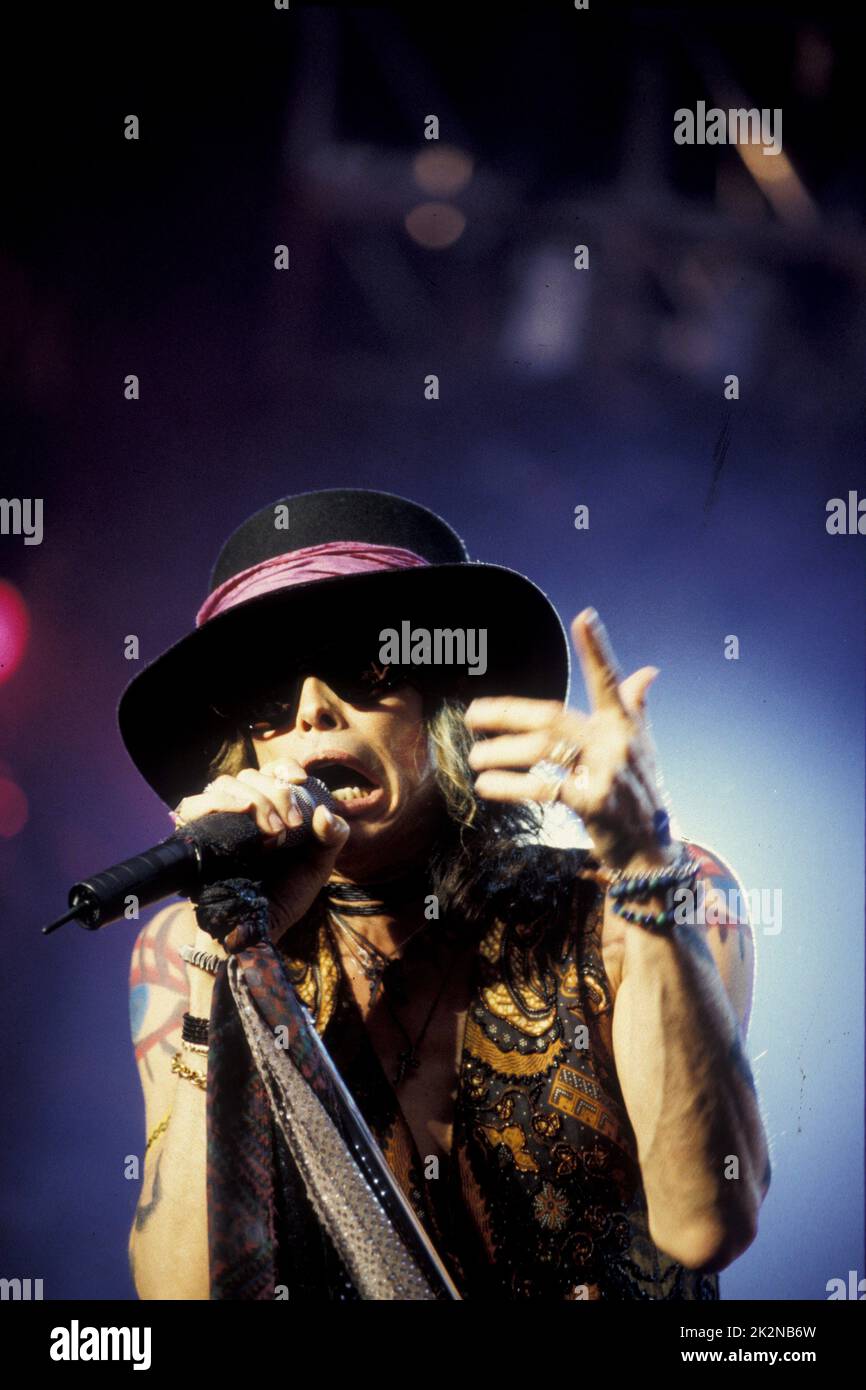 Steve tyler hi-res stock photography and images - Alamy