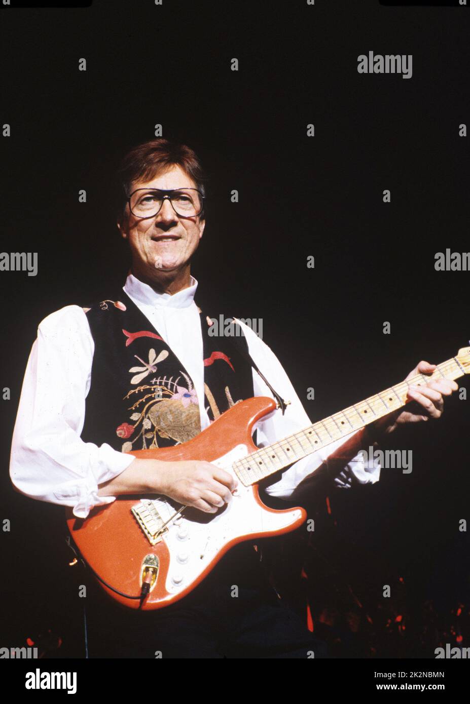 Hank marvin and guitar hi-res stock photography and images - Alamy