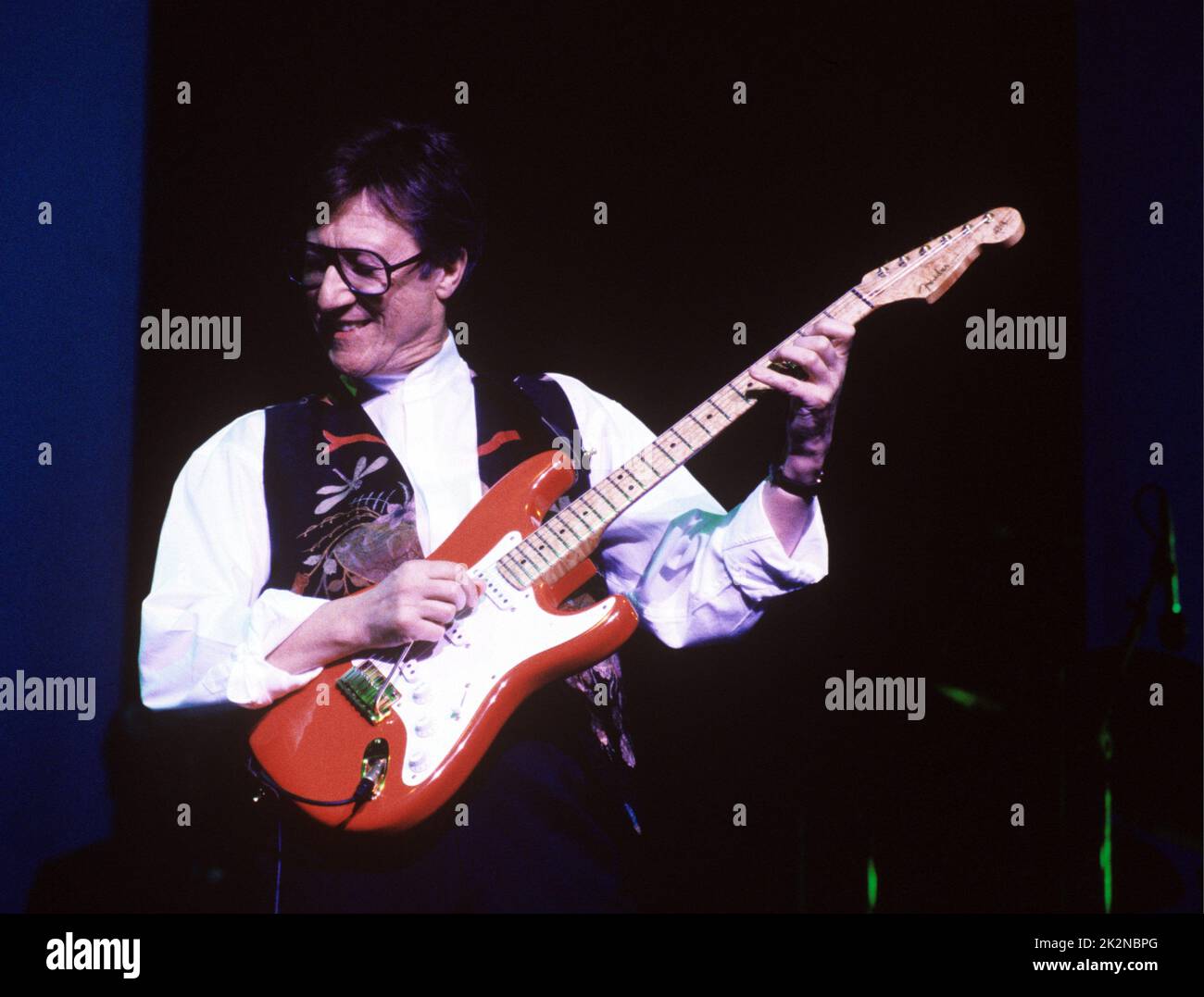 Hank marvin and guitar hi-res stock photography and images - Alamy