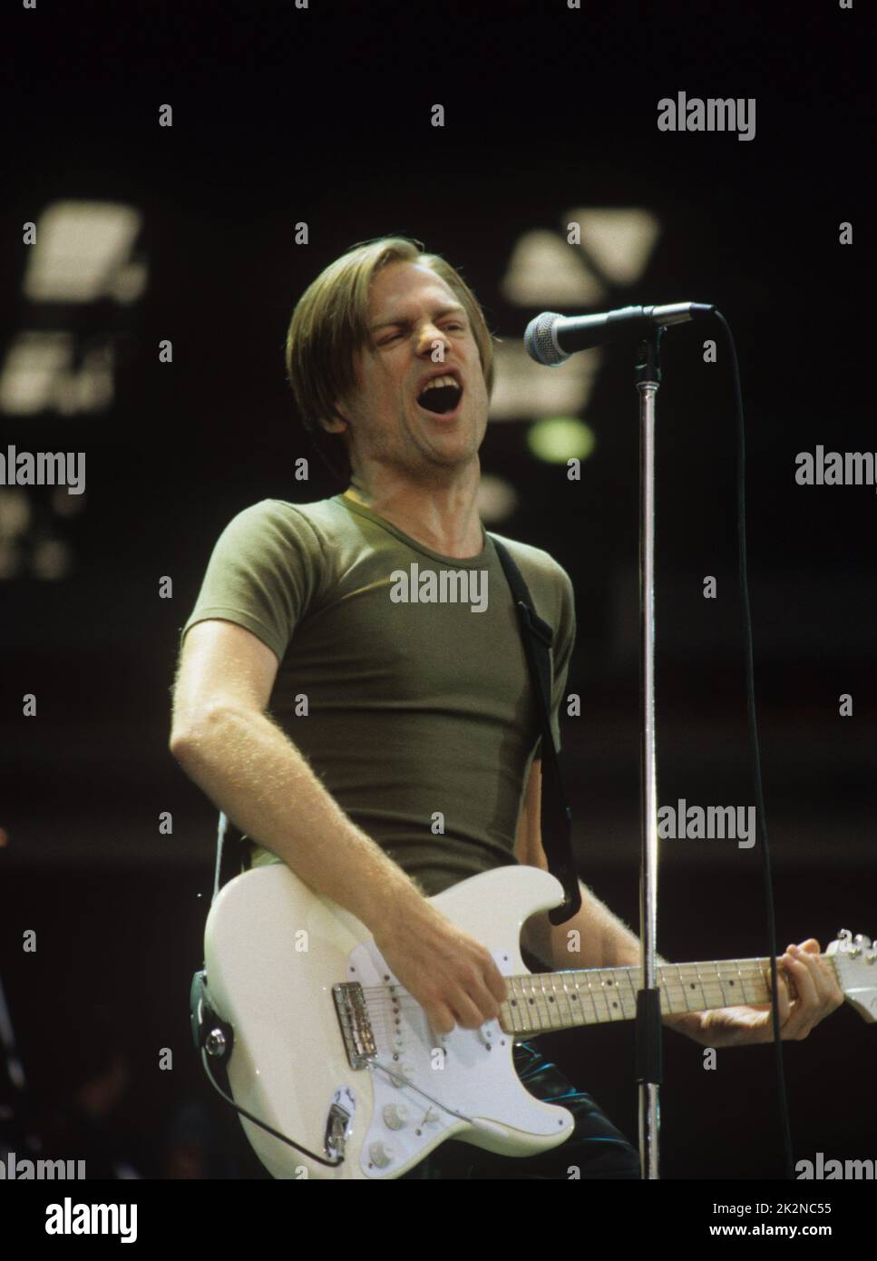 Concert wembley stadium 1996 hi-res stock photography and images - Alamy
