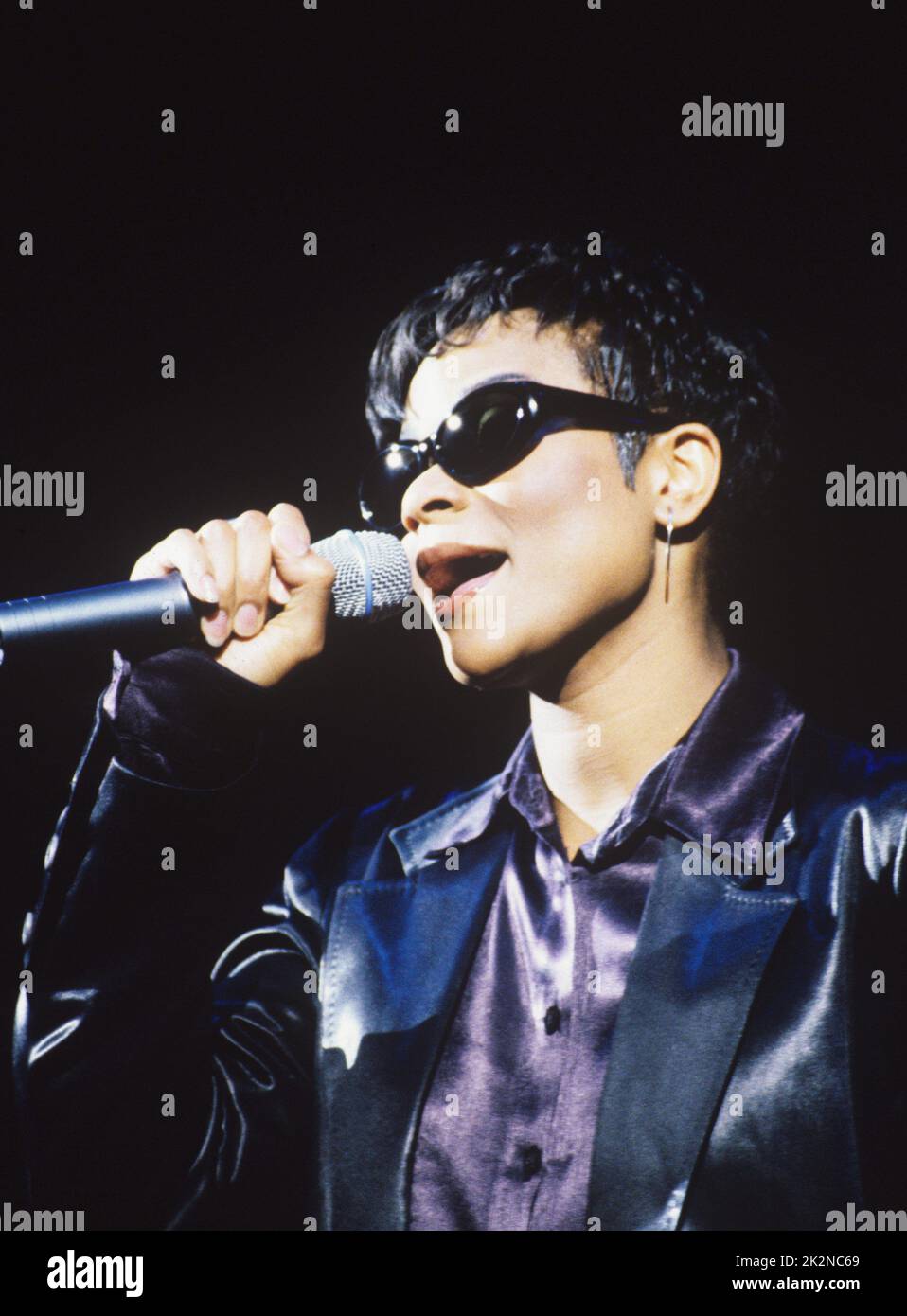 Gabrielle singer 90s hi-res stock photography and images - Alamy