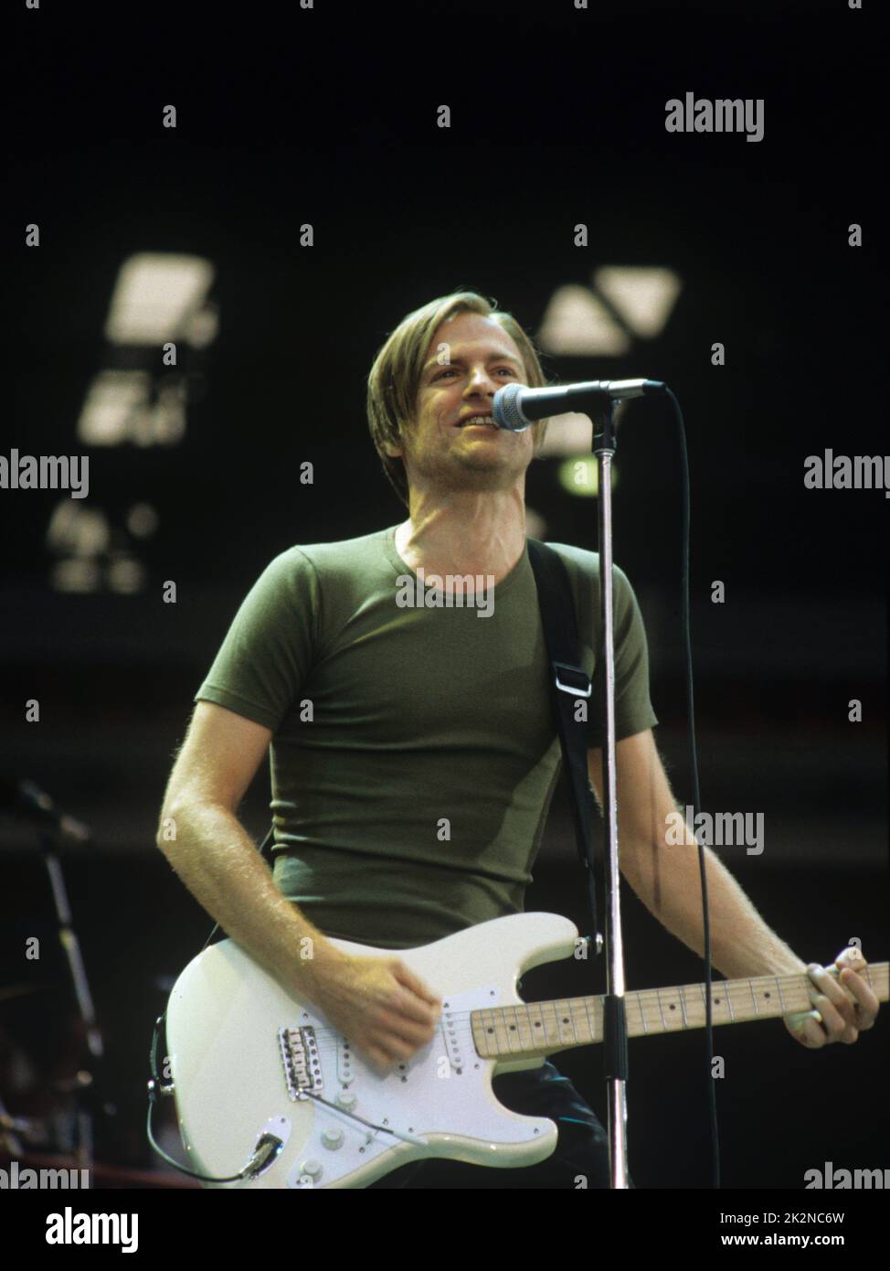 Concert wembley stadium 1996 hi-res stock photography and images - Alamy