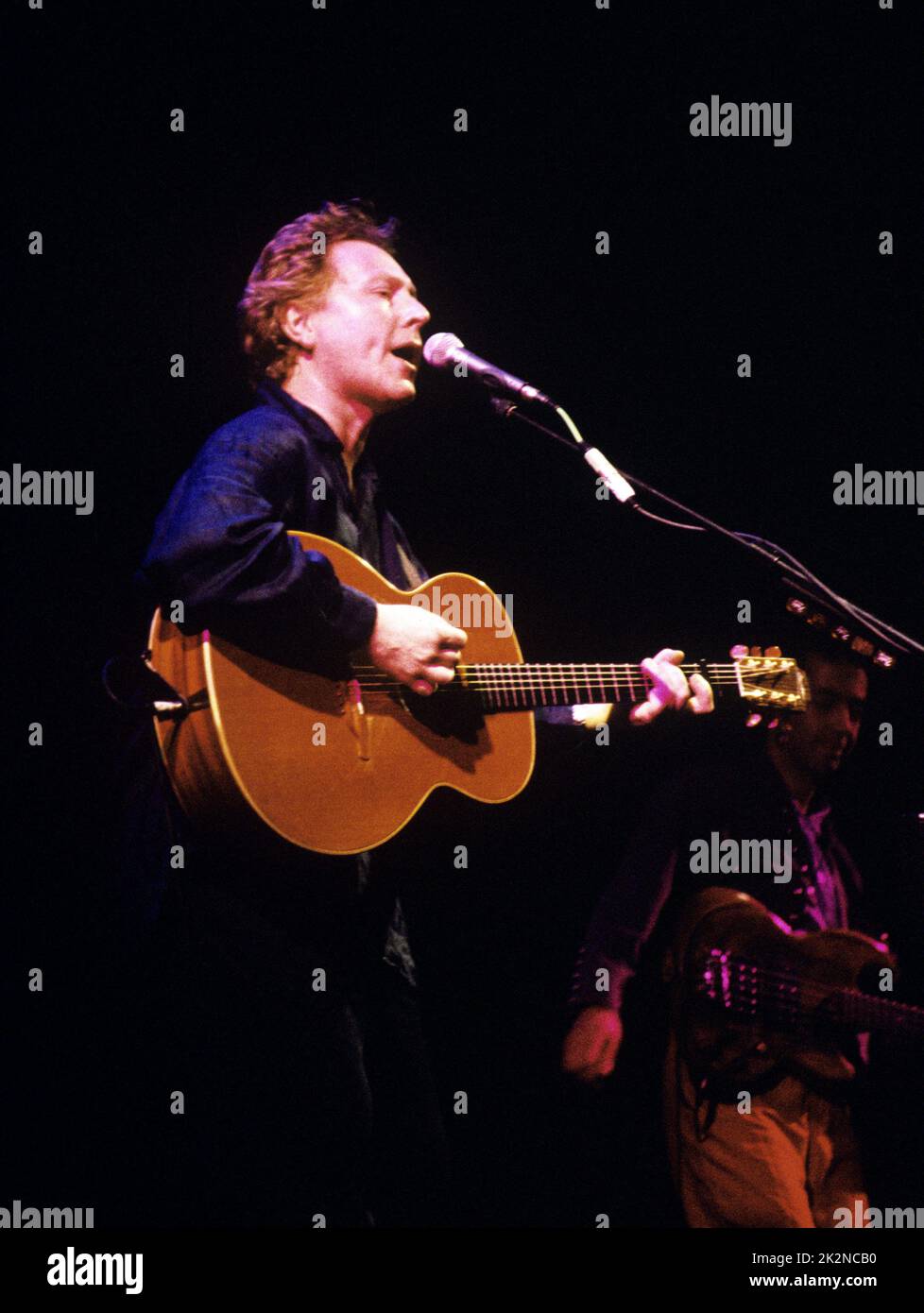 1990s singer performing hi-res stock photography and images - Alamy