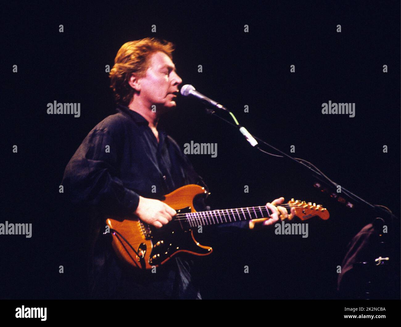 1990s singer performing hi-res stock photography and images - Alamy