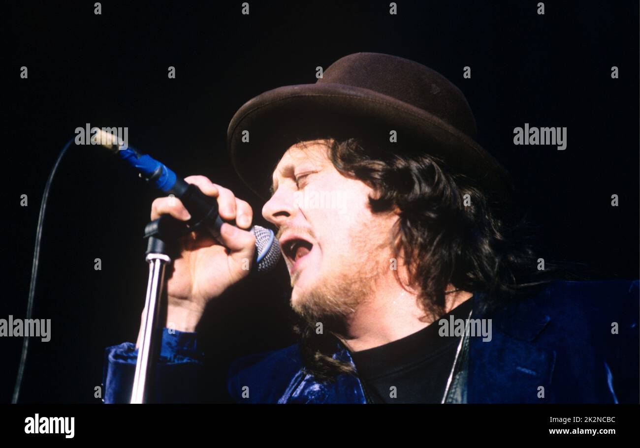 Zucchero fornaciari 1990's hi-res stock photography and images - Alamy