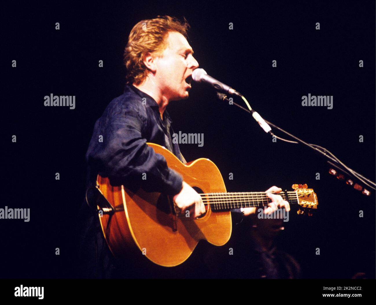 1990s singer performing hi-res stock photography and images - Alamy