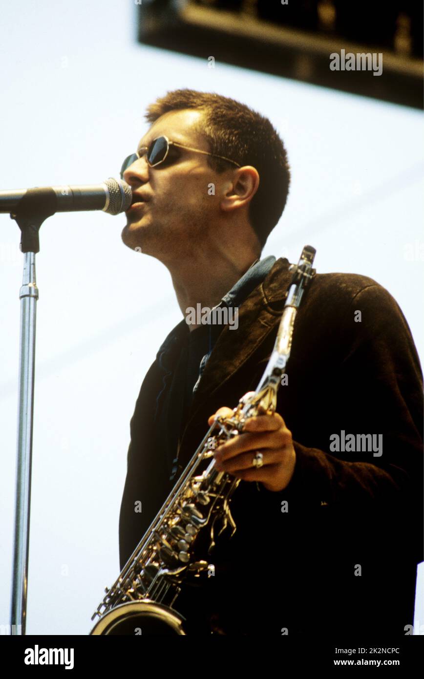 Concert wembley stadium 1992 hi-res stock photography and images - Alamy