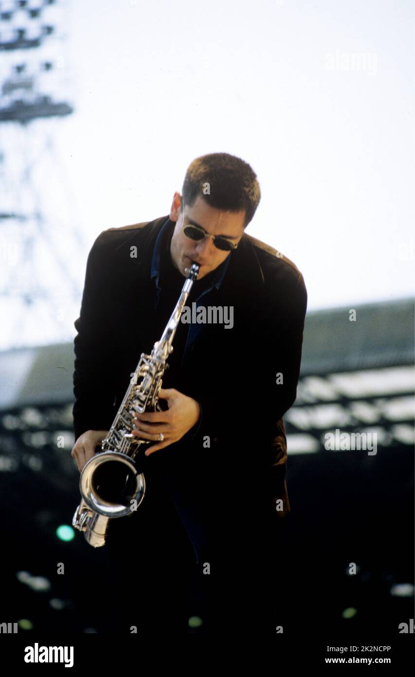 Concert wembley stadium 1992 hi-res stock photography and images - Alamy