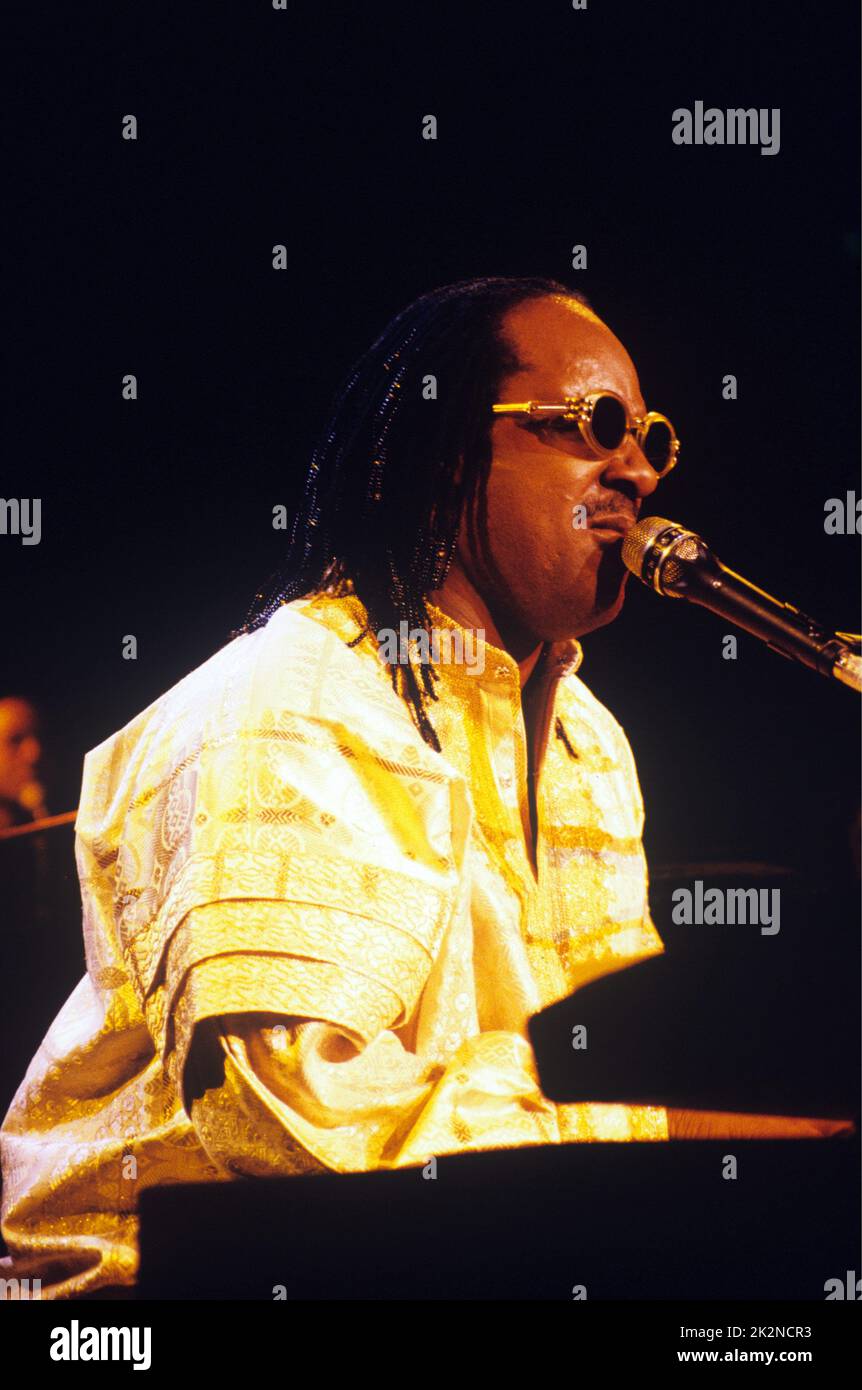 Stevie wonder performance hi-res stock photography and images - Alamy