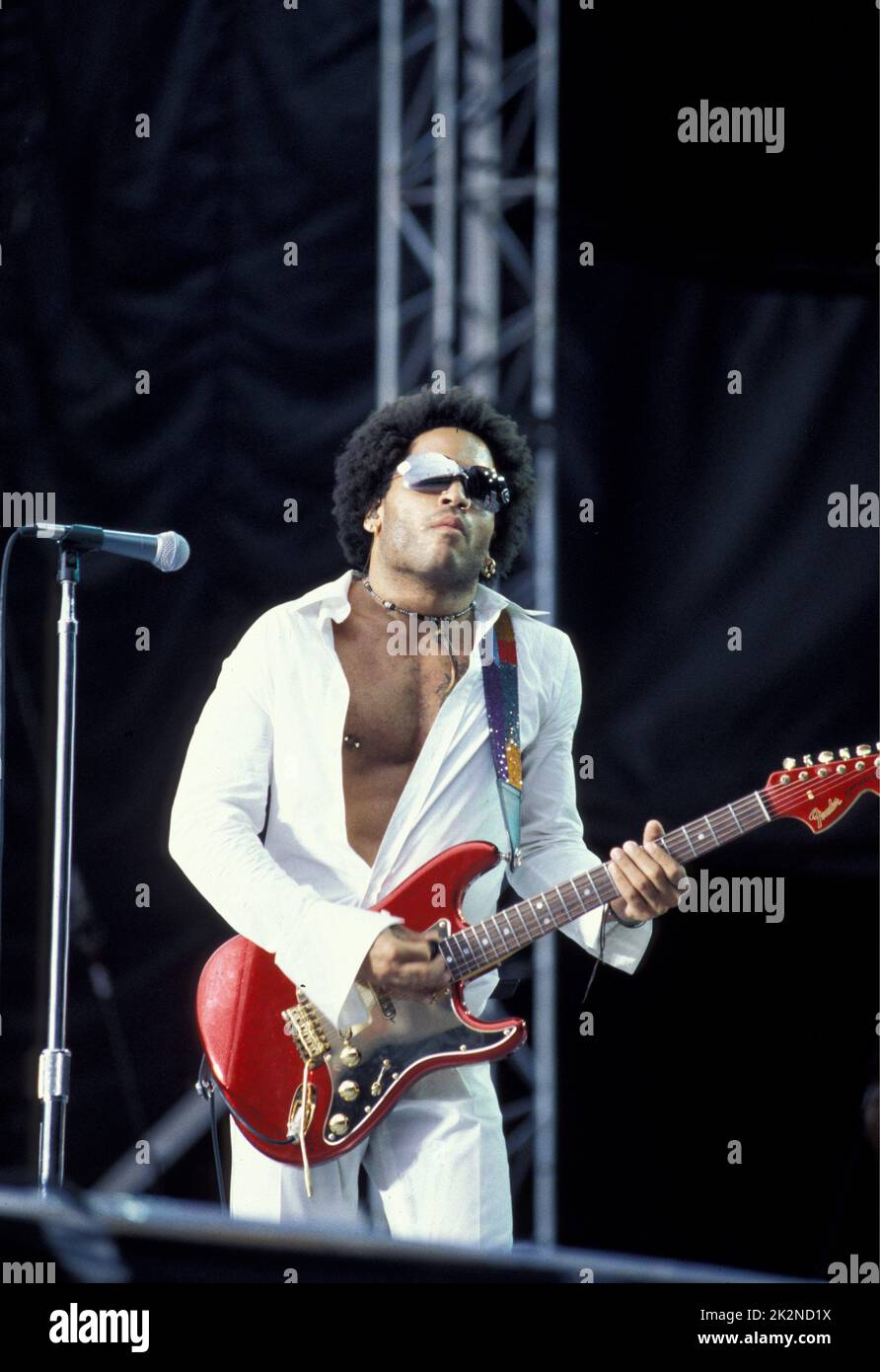 Lenny kravitz 1990 hi-res stock photography and images - Alamy