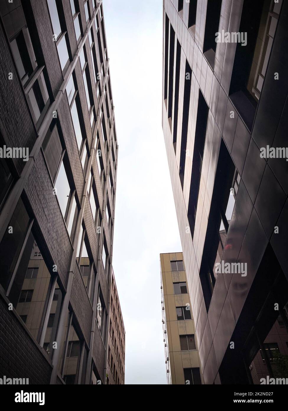 Two buildings upward view hi-res stock photography and images - Alamy
