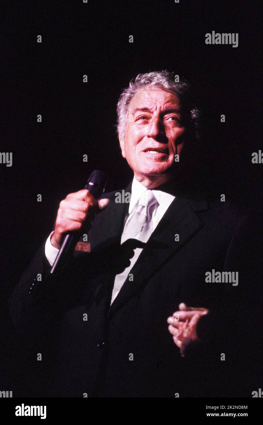 Uk singer tony hi-res stock photography and images - Alamy