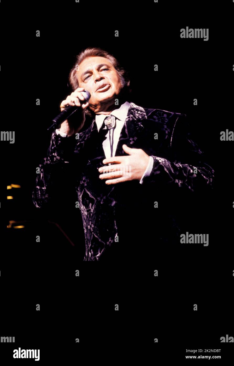 Engelbert humperdinck uk singer in hi-res stock photography and images ...