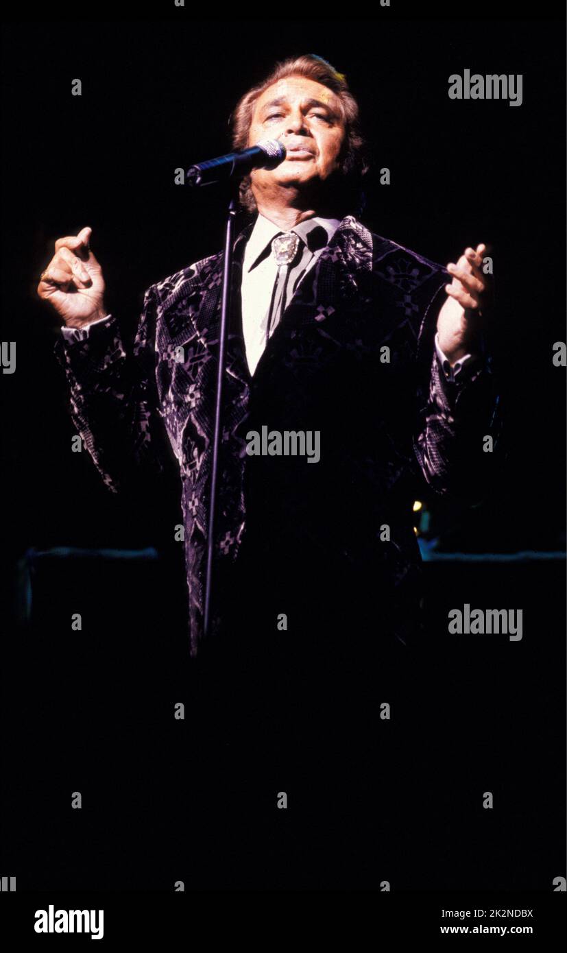 Engelbert humperdinck uk singer in hi-res stock photography and images ...