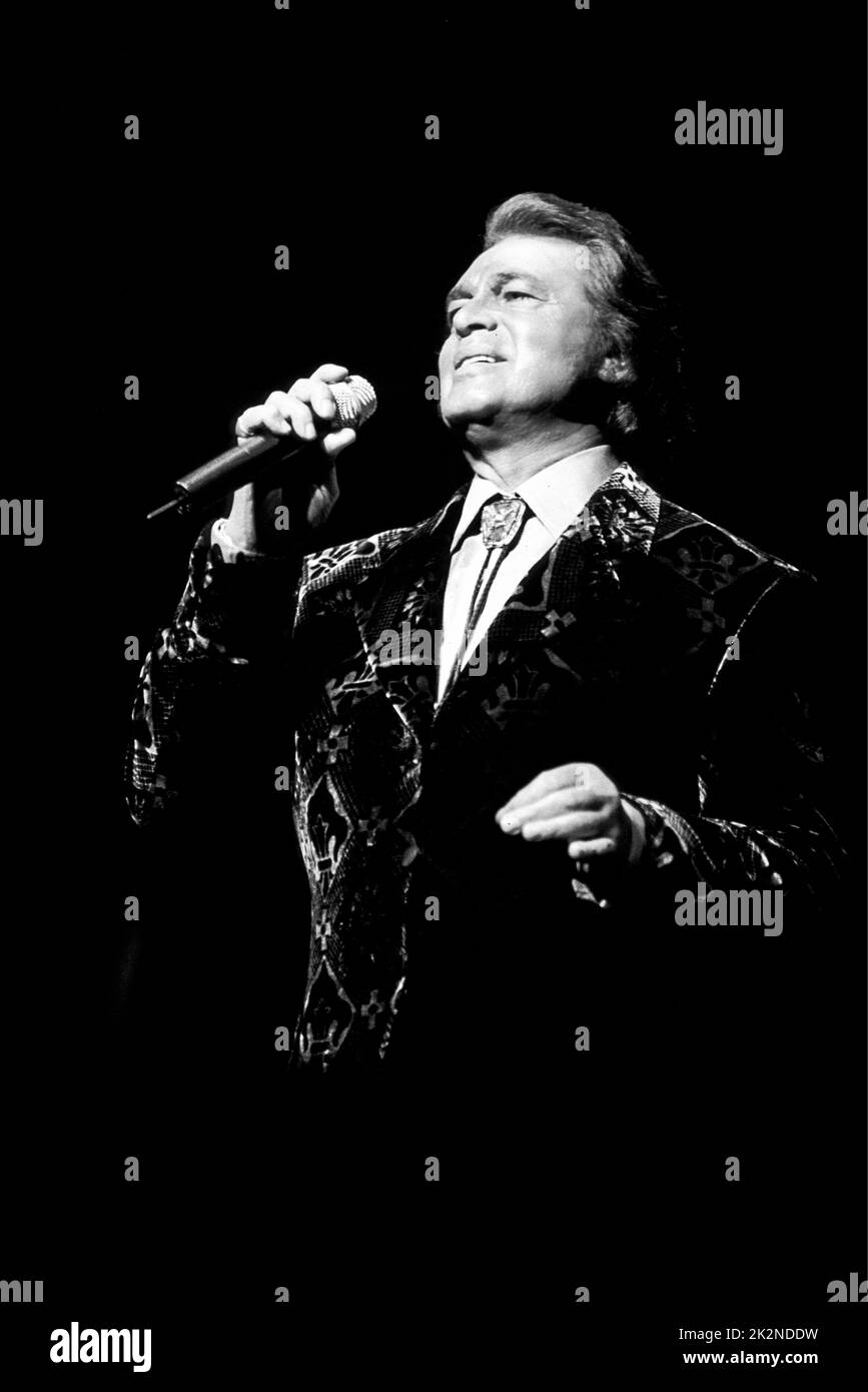 Engelbert humperdinck uk singer in hi-res stock photography and images ...