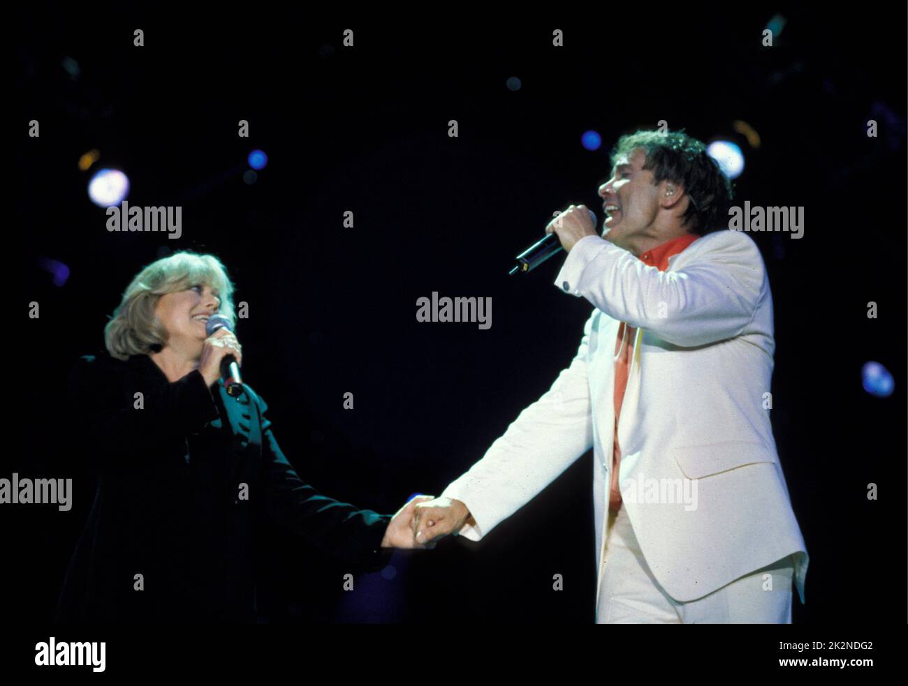 Elaine paige and cliff richard hi-res stock photography and images - Alamy