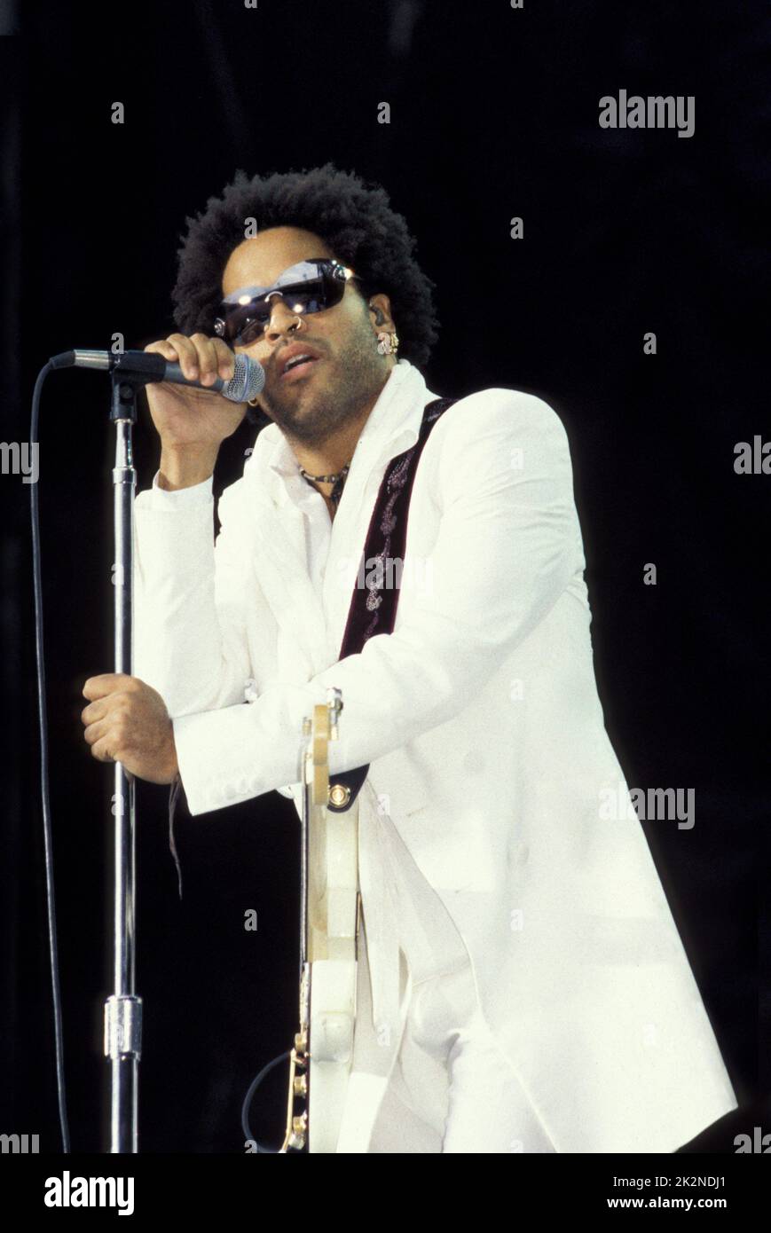 Lenny kravitz 1990 hi-res stock photography and images - Alamy