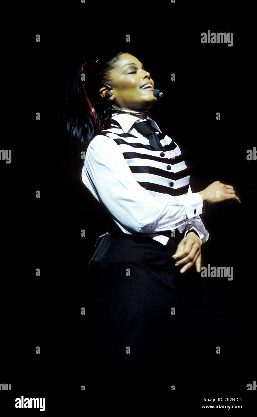 Janet jackson 1990s hi-res stock photography and images - Alamy