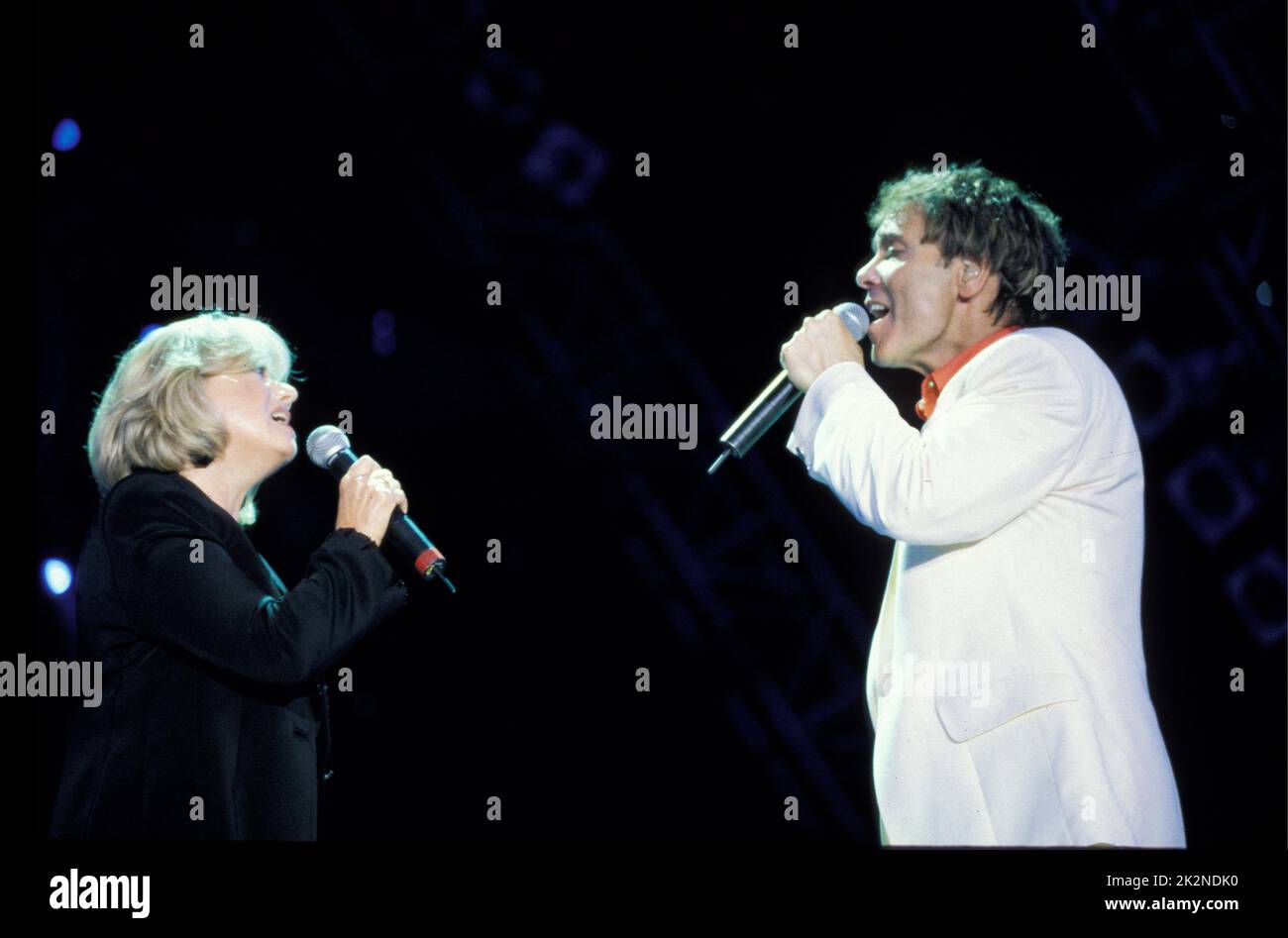 Cliff richard performing hi-res stock photography and images - Alamy