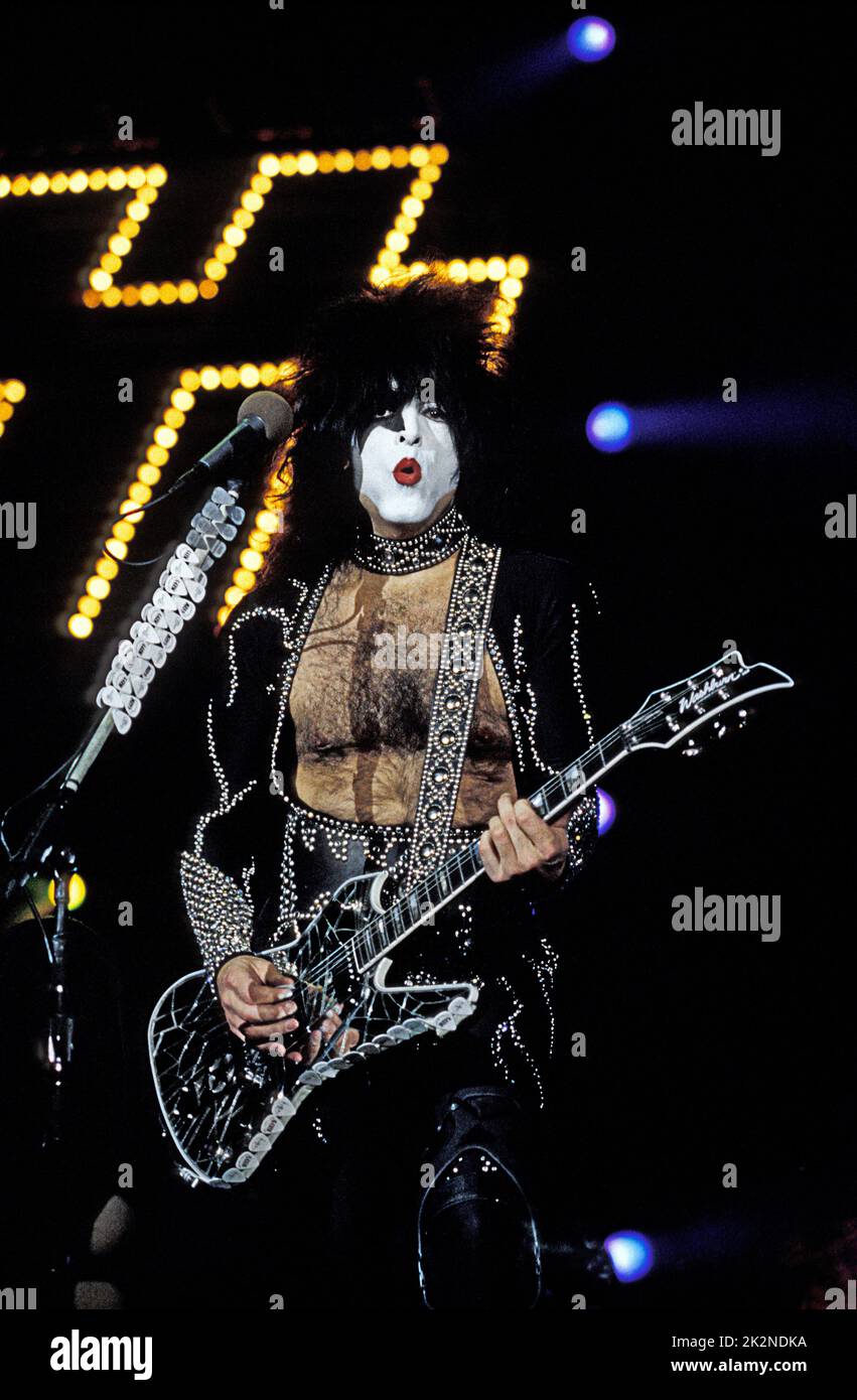 1990s london march hi-res stock photography and images - Alamy