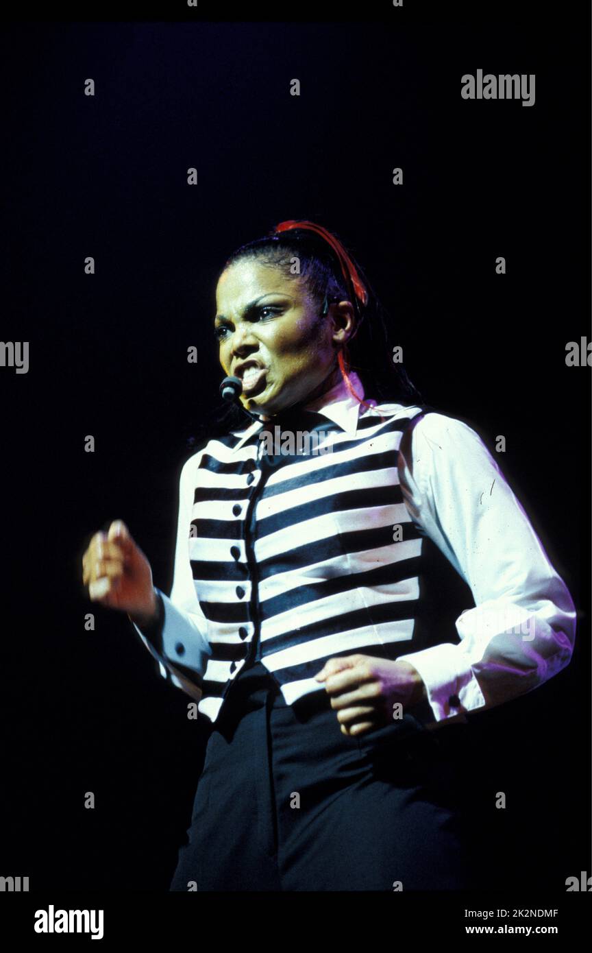 Janet jackson 1990s hi-res stock photography and images - Alamy