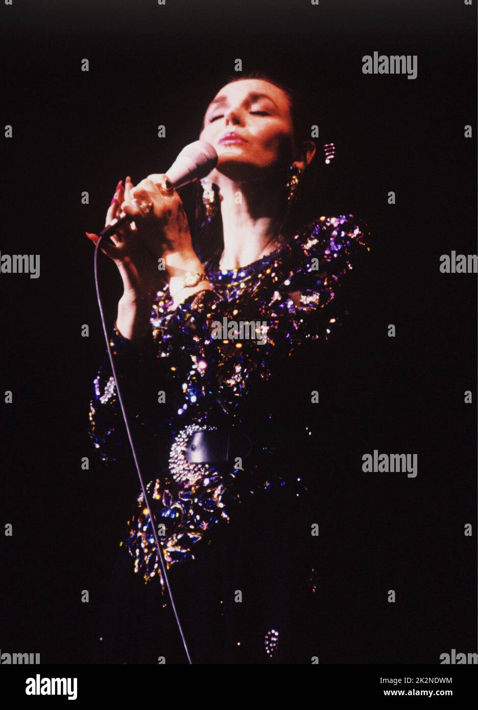 Crystal gayle in concert in hi-res stock photography and images - Alamy