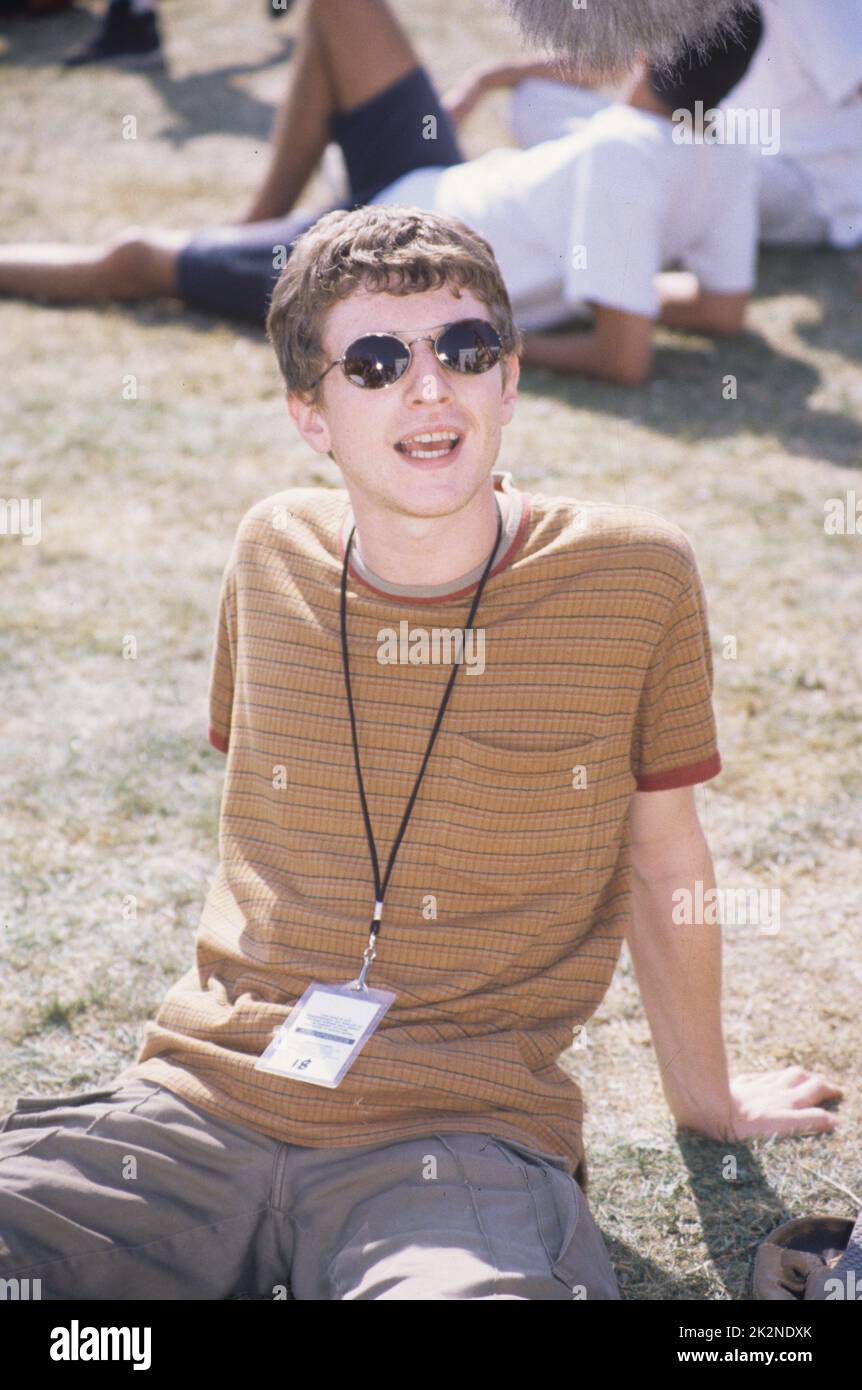 Britpop frontman hi-res stock photography and images - Alamy